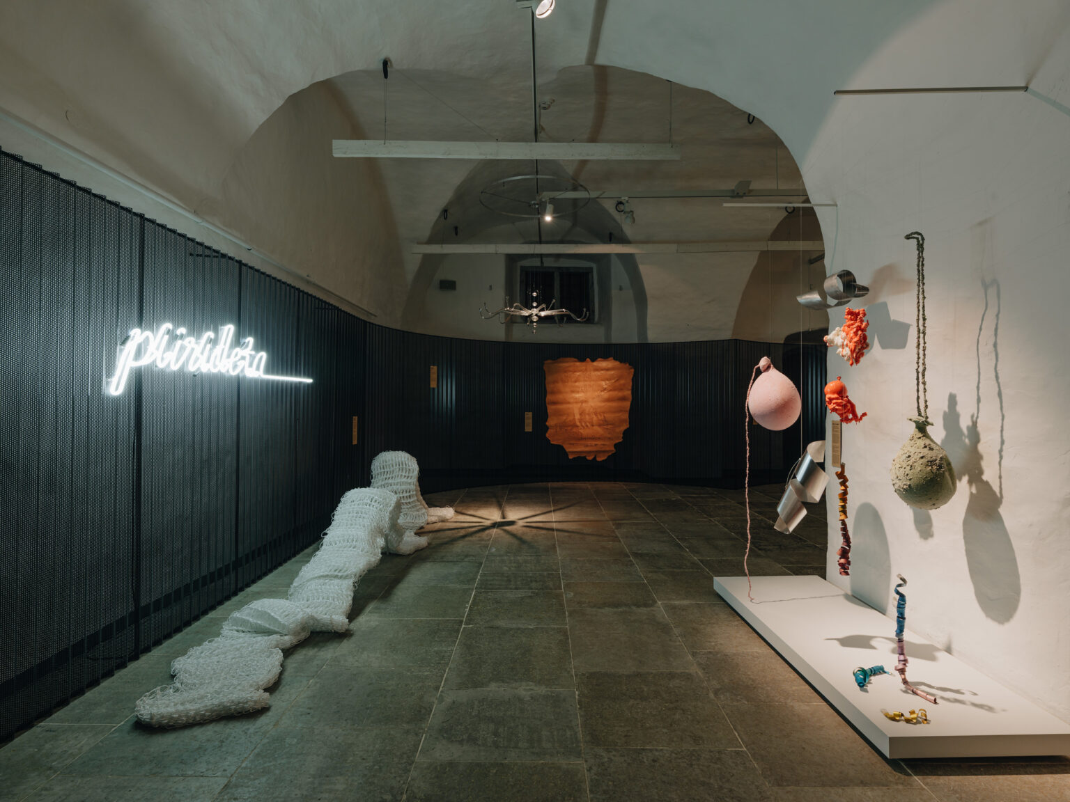 Piirideta aineväljadel - Eesti Tarbekunsti- ja Disainimuuseum